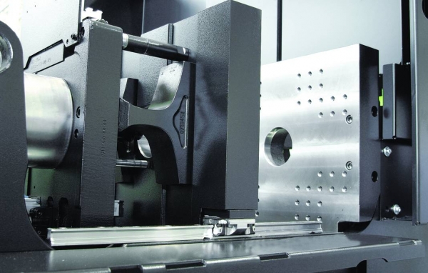 Inyectora sin columnas para la producción eficiente de piezas técnicas ...