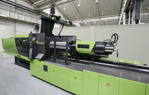 Inyectora sin columnas para la producción eficiente de piezas técnicas ...