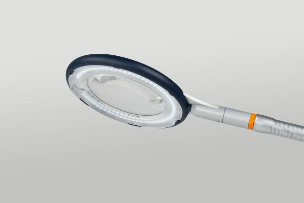 Lámpara-lupa LED muy luminosa y elegante | izaro.com