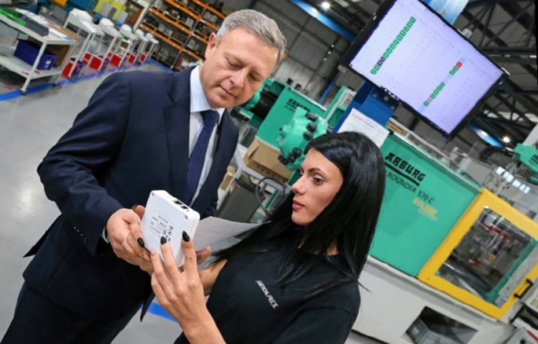 Cameron-Price, con una amplia cartera de productos y un solo socio en ...