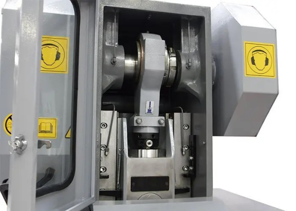 Prensas mecánicas con un diseño compacto y de elevada rigidez | izaro.com