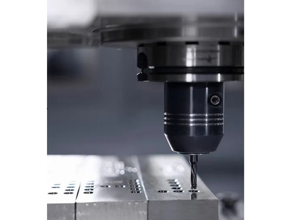 Solución “3 en 1” para el roscado rápido con fresa | izaro.com